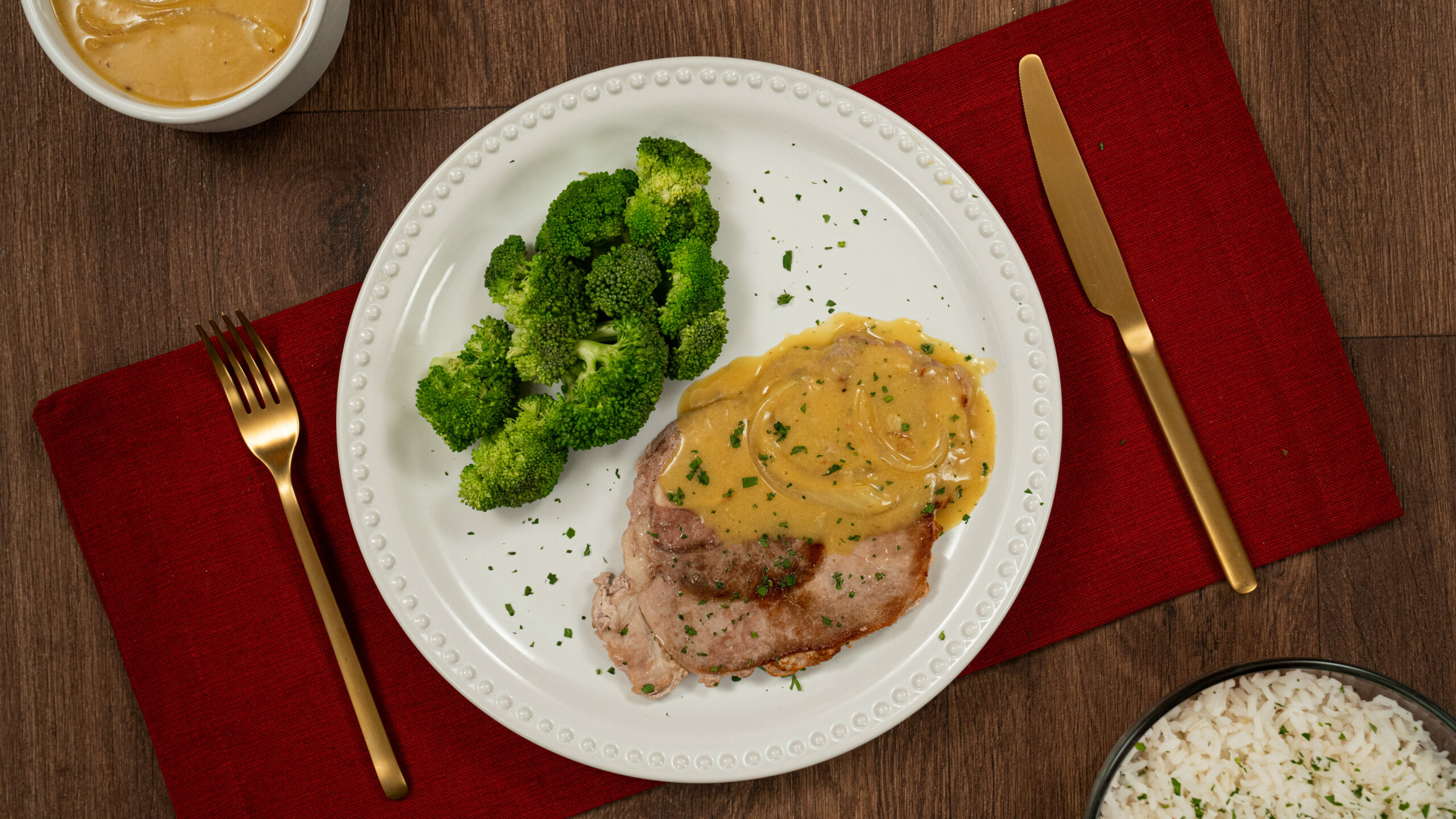 Chuletón de cerdo con crema de cerveza – Consejo Mexicano de la Carne